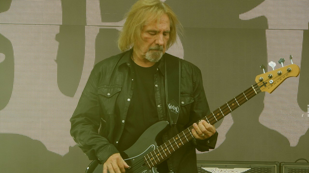 Geezer Butler do Black Sabbath fala sobre influência dos Beatles ...