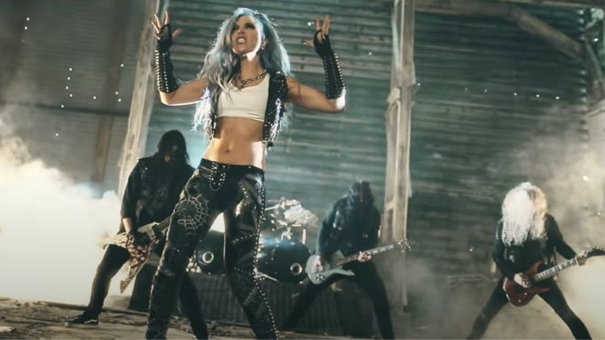 Arch Enemy: Assista ao eletrizante show da banda em festival polonês na ...