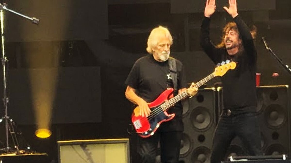 Geezer Butler toca “Paranoid” com Foo Fighters durante show | Wikimetal