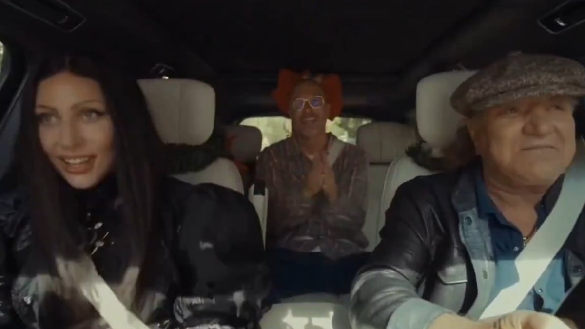 Lady Gaga sings AC/DC's "Highway To Hell" with Brian Johnson | Wikimetal