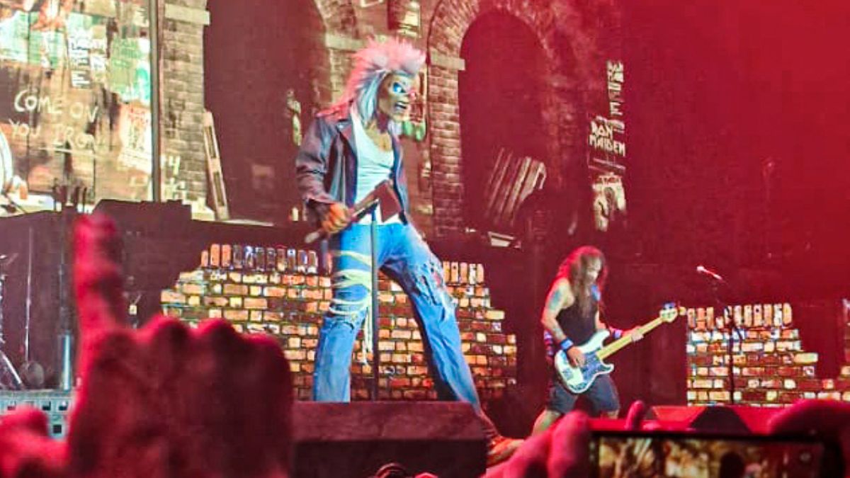 Iron Maiden faz primeiro show da turnê 'Run For Your Lives' e estreia ...